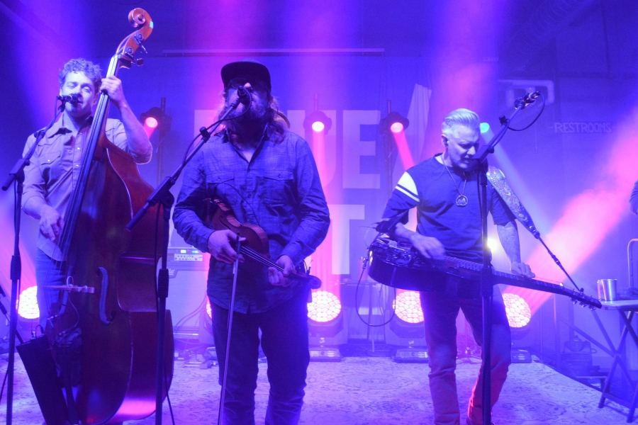 Grammy Award winning Infamous Stringdusters jam at Blue Point Brewery