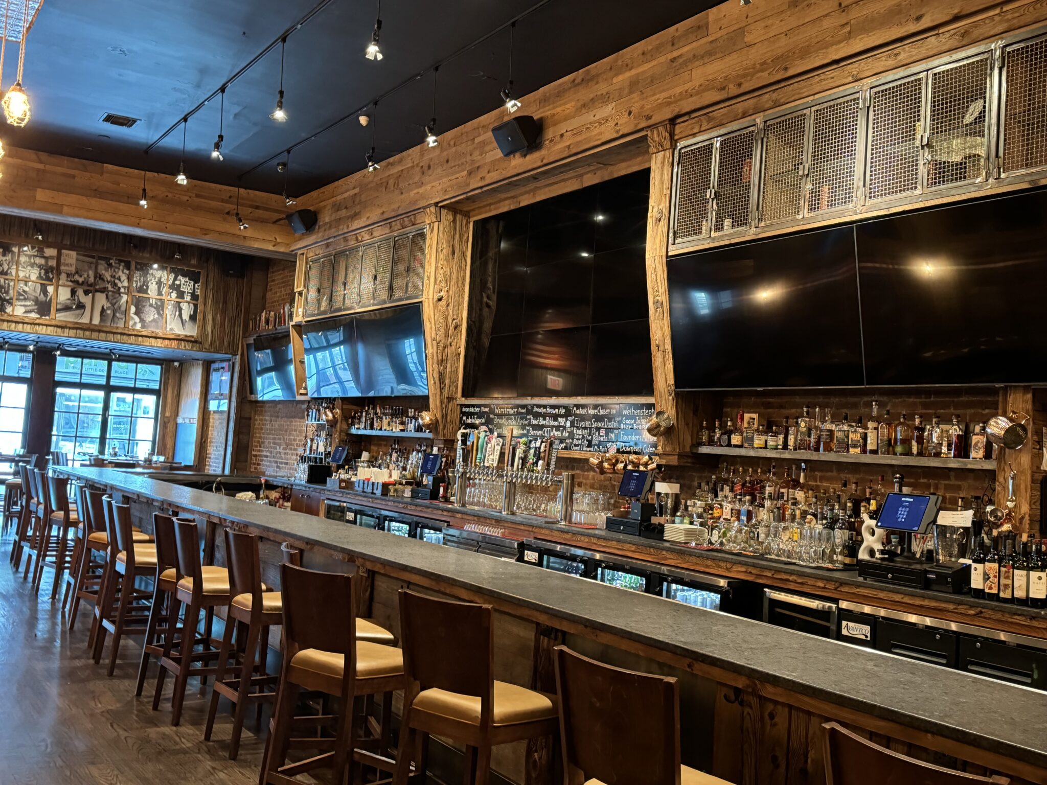 Tap Room takes over old Honu spot in Huntington, opens immediately