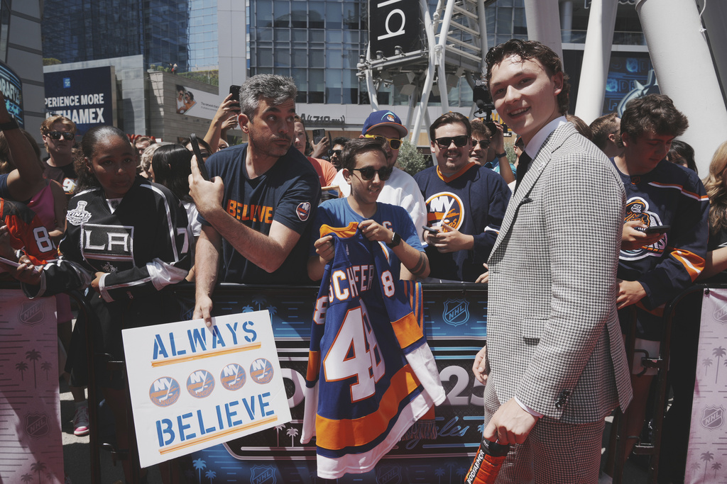 Top pick Matthew Schaefer looks to earn Islanders roster spot at 18