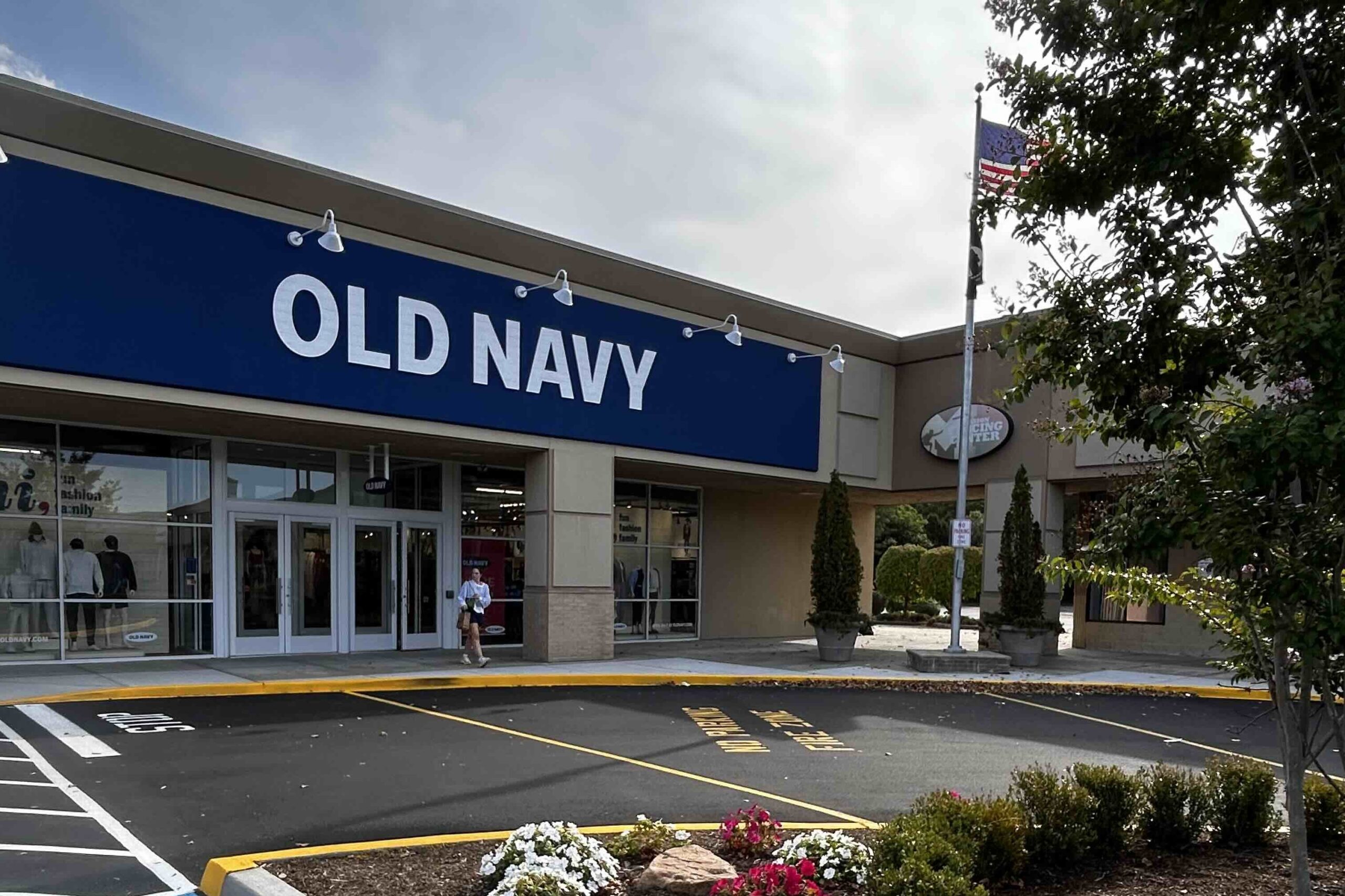 Old Navy now open in Rocky Point Plaza, filling former Famous Footwear ...
