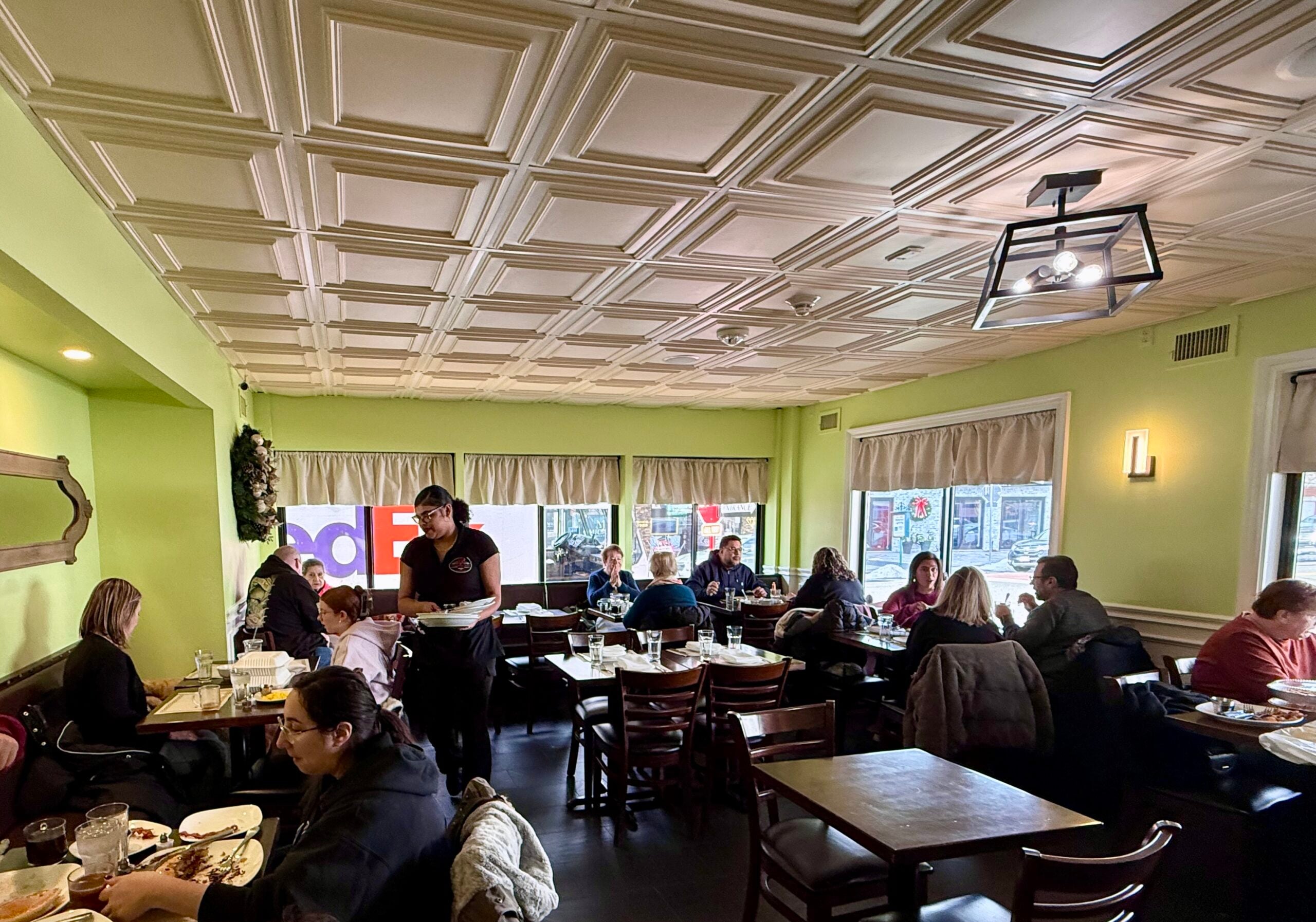 Morning Rose Café serves up comeback in Bellmore after abrupt closure