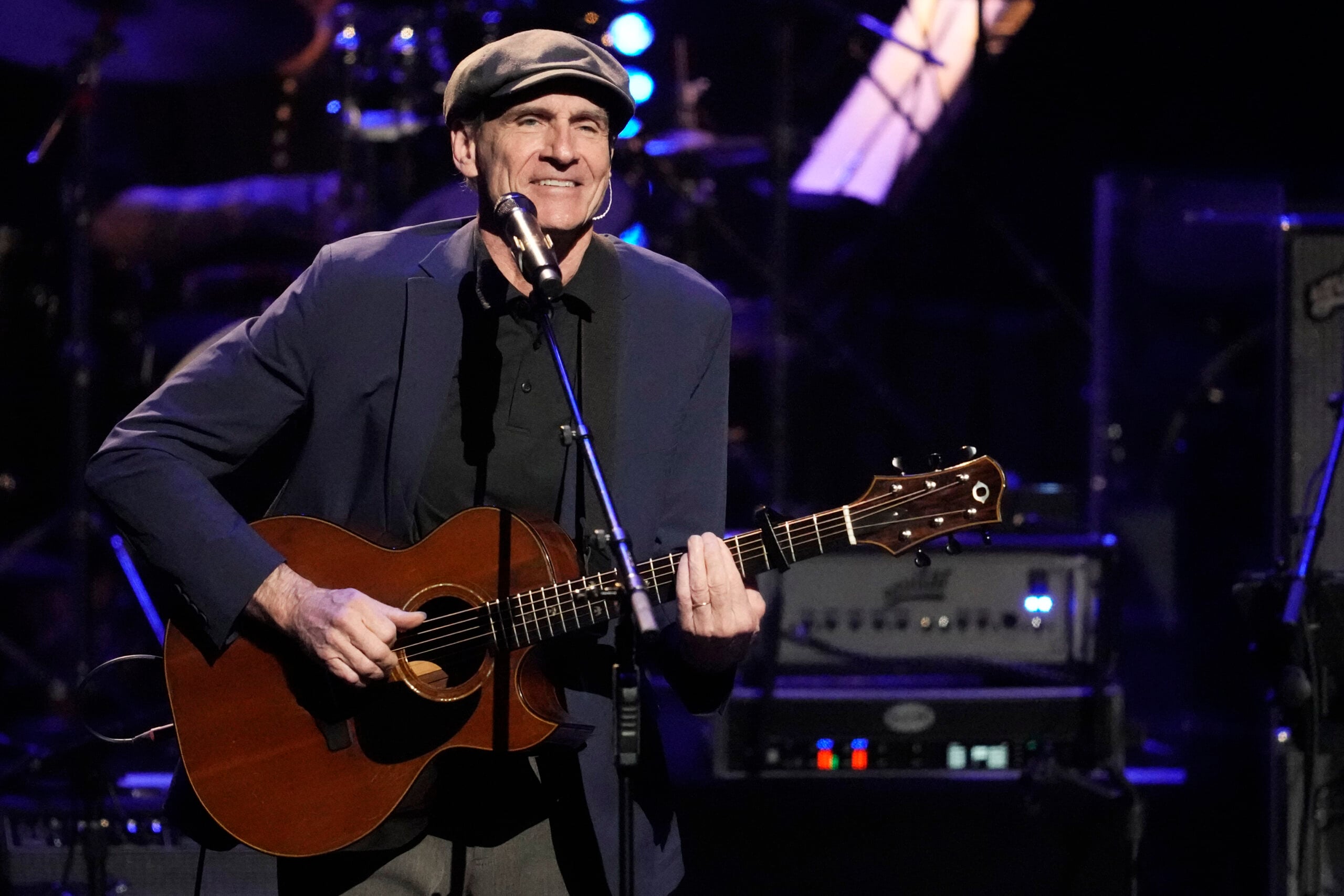Legendary singer-songwriter James Taylor returning to Jones Beach
