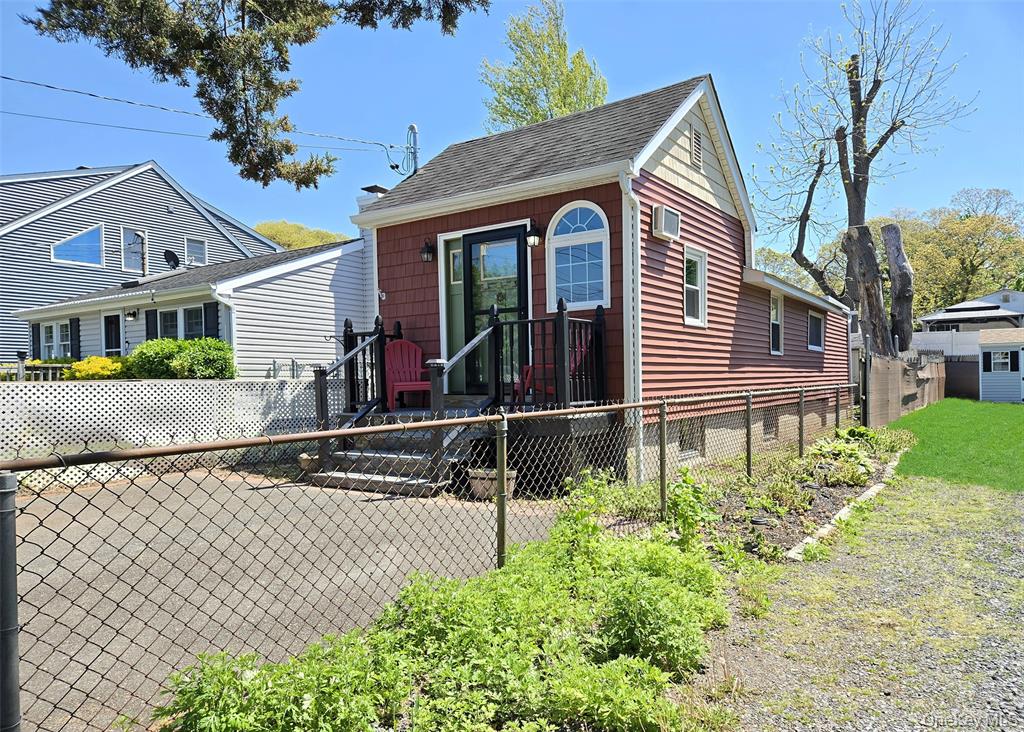 Viral Long Island ‘zero-bedroom’ home slashes price again